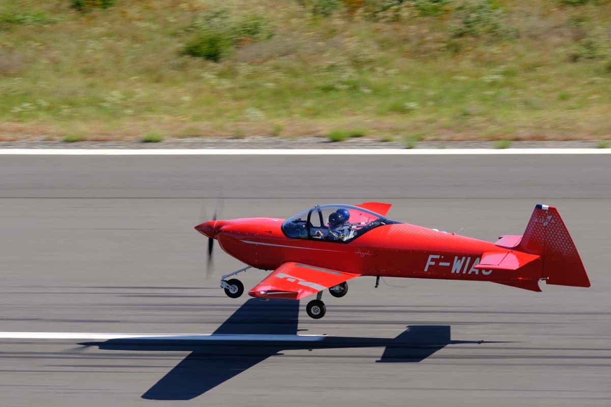 First flight for French trainer — General Aviation News
