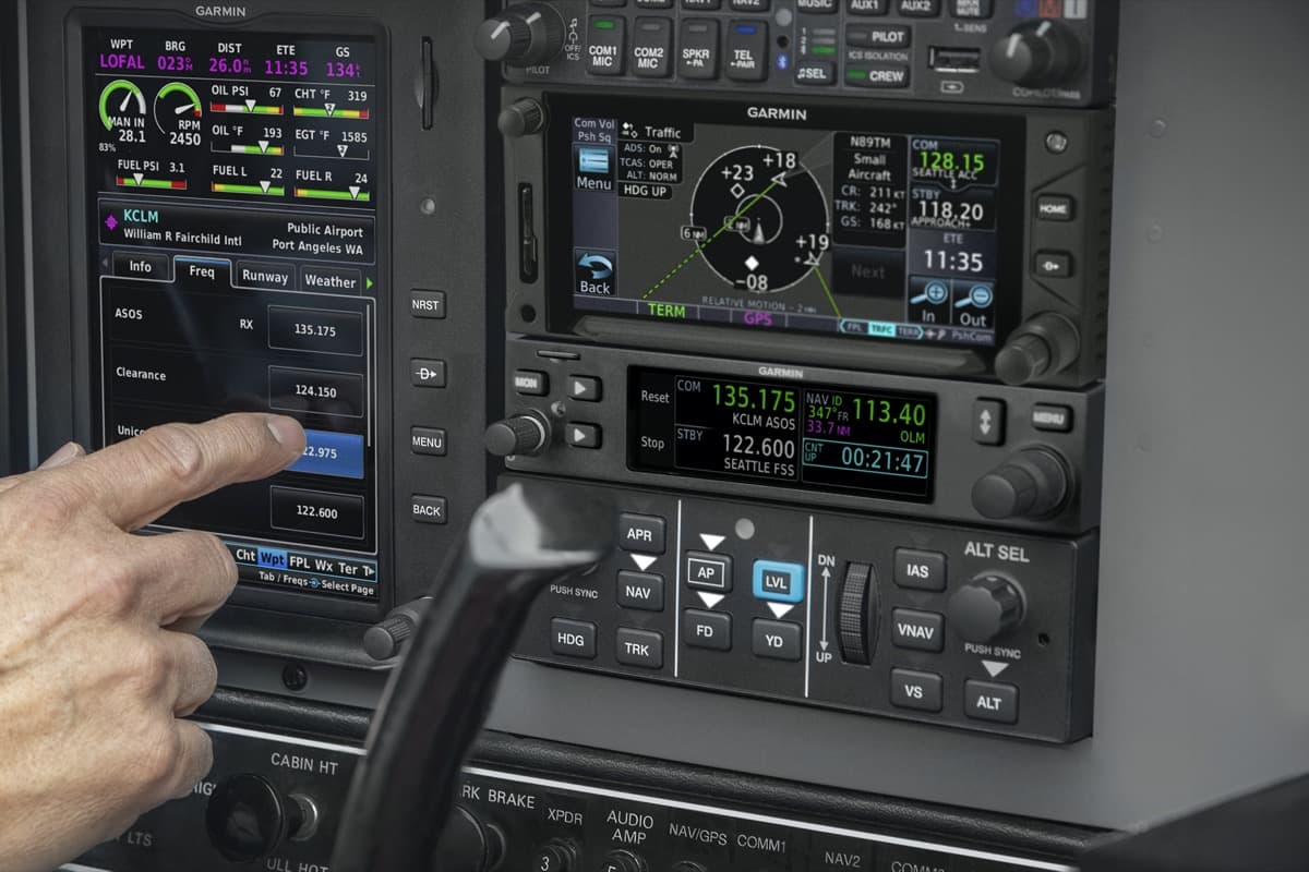 Garmin introduces new series of slimline radios — General Aviation News